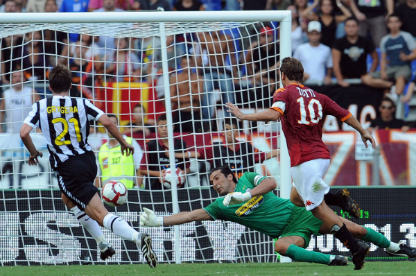 Gianluigi Buffon ylistää AS Roma -legenda Francesco Tottia: "Olen yksi ...
