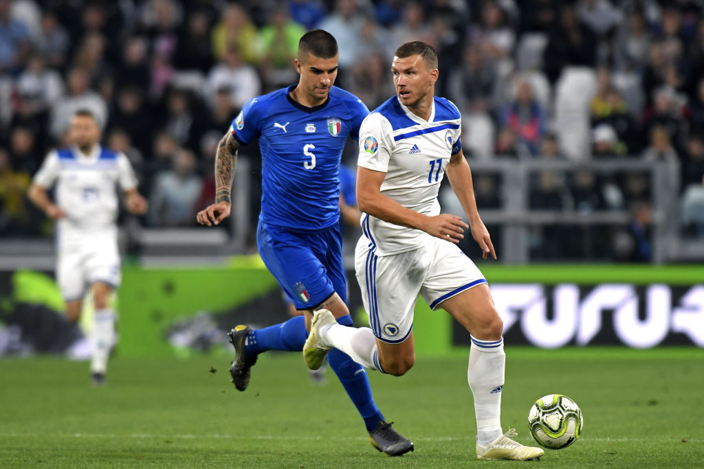 Bosnia-Hertsegovinan tähtihyökkääjä Edin Džeko ei pysty pelaamaan ...