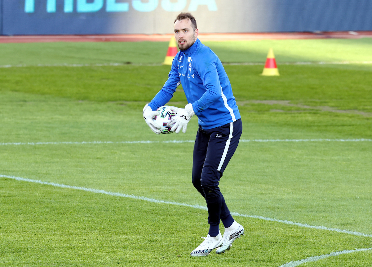 Huuhkajissa kaksi tulokasta: Keitä ovat Carljohan Eriksson ja Robert ...